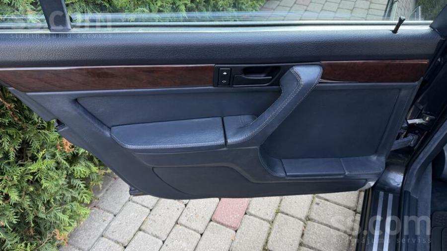 Black BMW 750 1989 in Limbazi, with an engine capacity of 5.00 L and mileage of 247 thousand km for 12800 €, photo 19 on AUTOMOTO.COM.LV