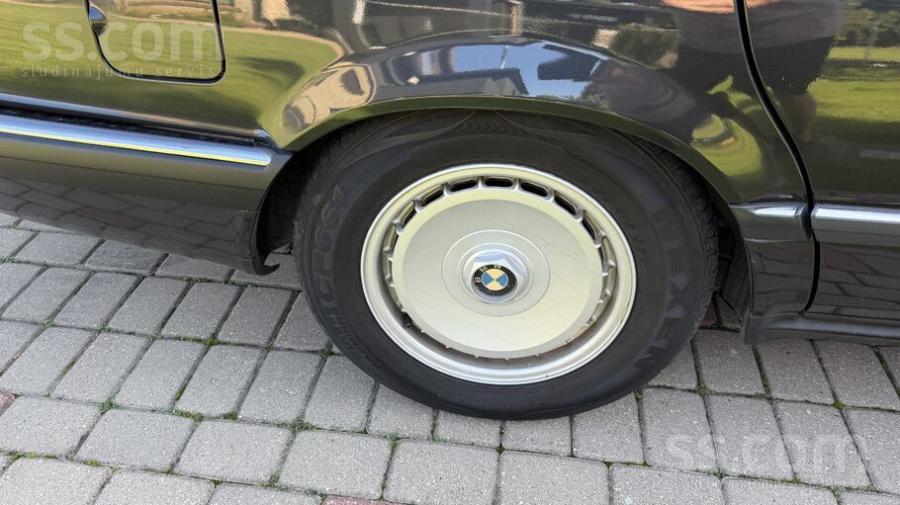 Black BMW 750 1989 in Limbazi, with an engine capacity of 5.00 L and mileage of 247 thousand km for 12800 €, photo 23 on AUTOMOTO.COM.LV