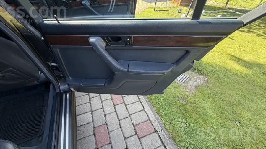 Black BMW 750 1989 in Limbazi, with an engine capacity of 5.00 L and mileage of 247 thousand km for 12800 €, photo 24 on AUTOMOTO.COM.LV