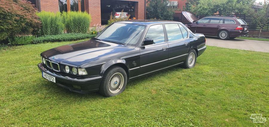 Melns BMW 750 1990 Kauņa, ar dzinēja tilpumu 5.00 L un nobraukumu 270 tūkst. km par 15000 €, foto 1 vietnē AUTOMOTO.COM.LV