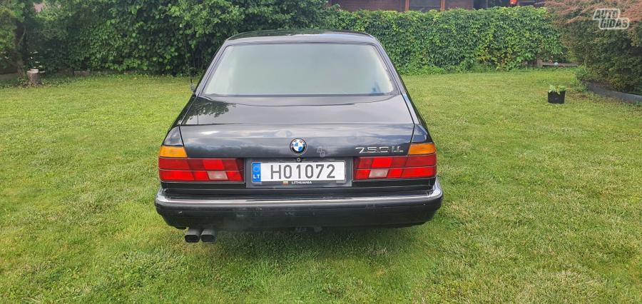 Melns BMW 750 1990 Kauņa, ar dzinēja tilpumu 5.00 L un nobraukumu 270 tūkst. km par 15000 €, foto 3 vietnē AUTOMOTO.COM.LV