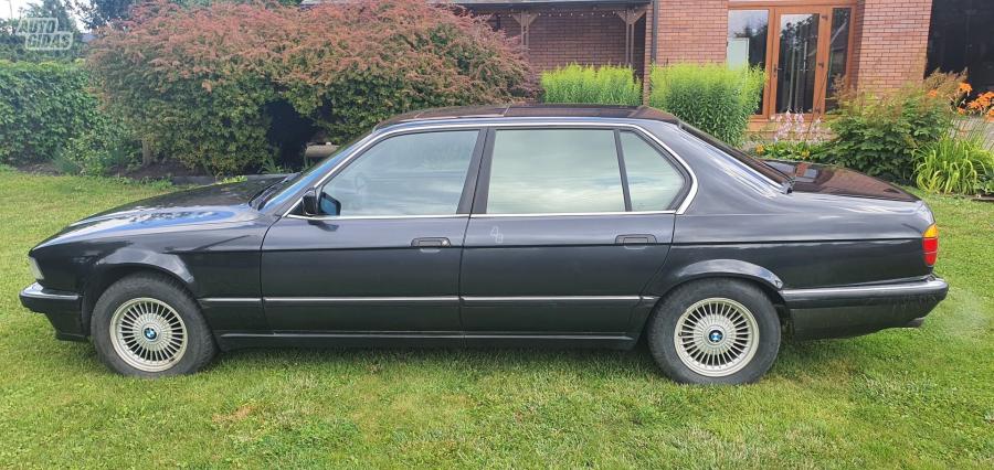 Melns BMW 750 1990 Kauņa, ar dzinēja tilpumu 5.00 L un nobraukumu 270 tūkst. km par 15000 €, foto 5 vietnē AUTOMOTO.COM.LV