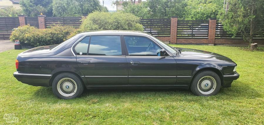 Melns BMW 750 1990 Kauņa, ar dzinēja tilpumu 5.00 L un nobraukumu 270 tūkst. km par 15000 €, foto 8 vietnē AUTOMOTO.COM.LV
