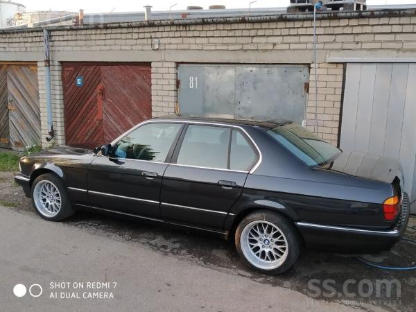 Melns BMW 750 1990 Rīga, ar dzinēja tilpumu 5.00 L un nobraukumu 192 tūkst. km par 10000 €, foto 2 vietnē AUTOMOTO.COM.LV