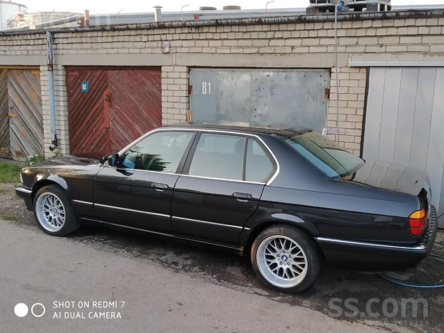Черный БМВ 750 1990 в Рига, объемом двигателя 5.00 л и пробегом 192 тыс. км за 10000 €, фото 3 на AUTOMOTO.COM.LV