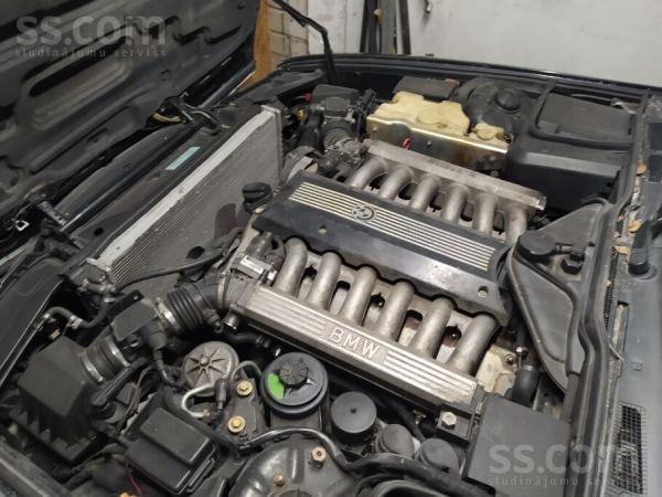 Melns BMW 750 1990 Rīga, ar dzinēja tilpumu 5.00 L un nobraukumu 192 tūkst. km par 10000 €, foto 6 vietnē AUTOMOTO.COM.LV
