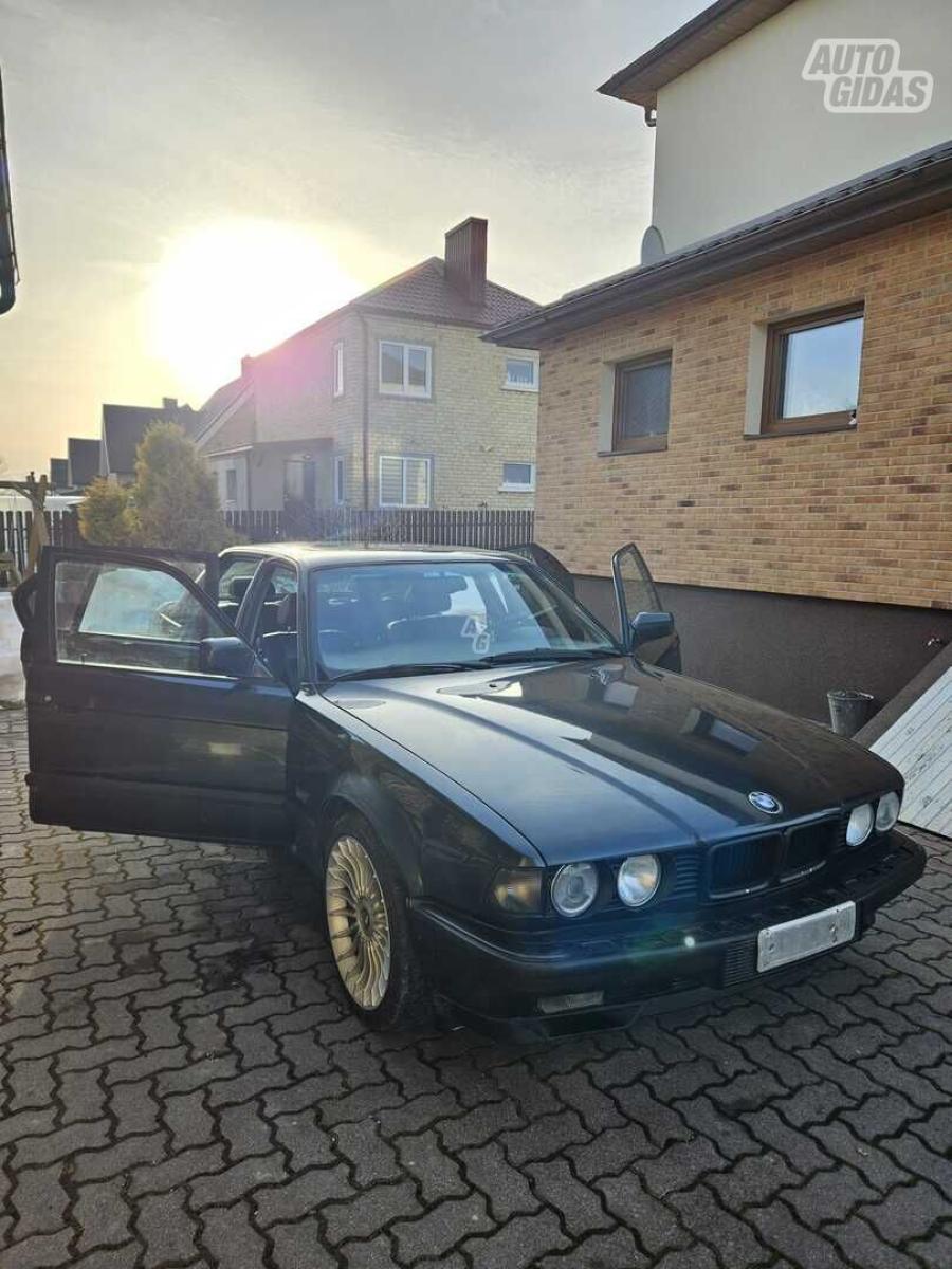 Melns BMW 750 1991 Viļņa, ar dzinēja tilpumu 5.00 L un nobraukumu 320 tūkst. km par 6100 €, foto 6 vietnē AUTOMOTO.COM.LV