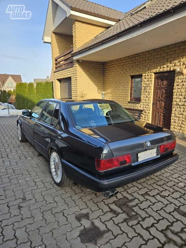 Black BMW 750 1991 in Vilnius, with an engine capacity of 5.00 L and mileage of 320 thousand km for 6100 €, photo 7 on AUTOMOTO.COM.LV