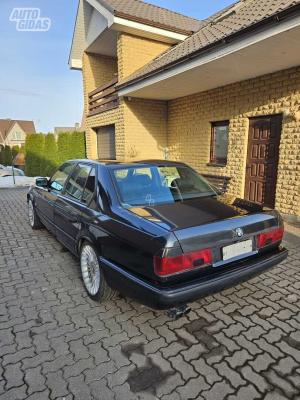 Melns BMW 750 1991 Viļņa, ar dzinēja tilpumu 5.00 L un nobraukumu 320 tūkst. km par 6100 €, foto 8 vietnē AUTOMOTO.COM.LV