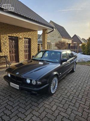 Melns BMW 750 1991 Viļņa, ar dzinēja tilpumu 5.00 L un nobraukumu 320 tūkst. km par 6100 €, foto 10 vietnē AUTOMOTO.COM.LV