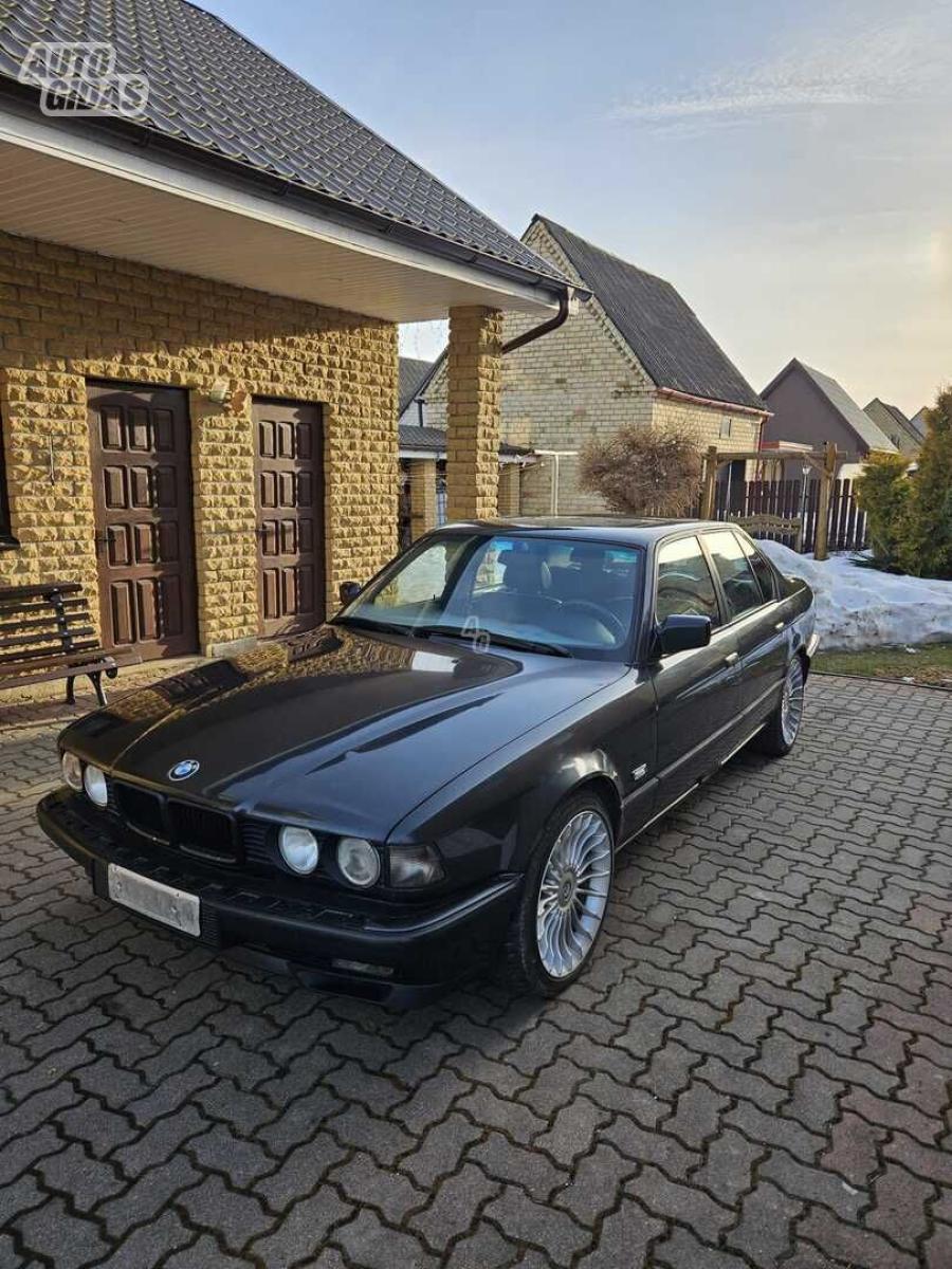 Melns BMW 750 1991 Viļņa, ar dzinēja tilpumu 5.00 L un nobraukumu 320 tūkst. km par 6100 €, foto 10 vietnē AUTOMOTO.COM.LV