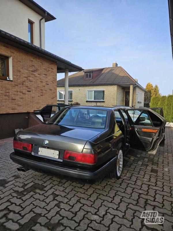 Black BMW 750 1991 in Vilnius, with an engine capacity of 5.00 L and mileage of 320 thousand km for 6100 €, photo 10 on AUTOMOTO.COM.LV
