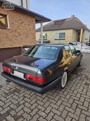 Melns BMW 750 1991 Viļņa, ar dzinēja tilpumu 5.00 L un nobraukumu 320 tūkst. km par 6100 €, foto 15 vietnē AUTOMOTO.COM.LV