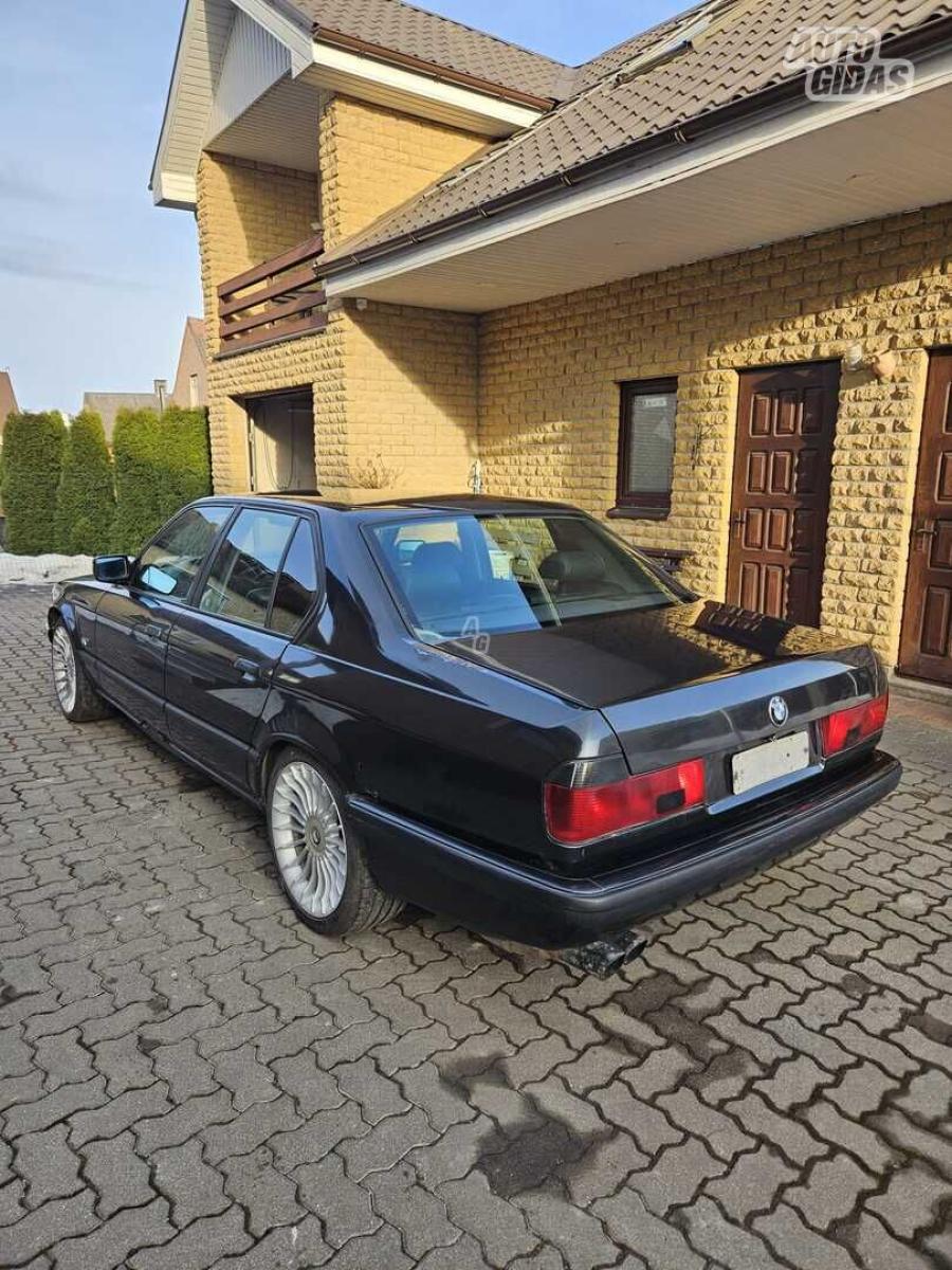 Melns BMW 750 1991 Viļņa, ar dzinēja tilpumu 5.00 L un nobraukumu 320 tūkst. km par 6100 €, foto 16 vietnē AUTOMOTO.COM.LV