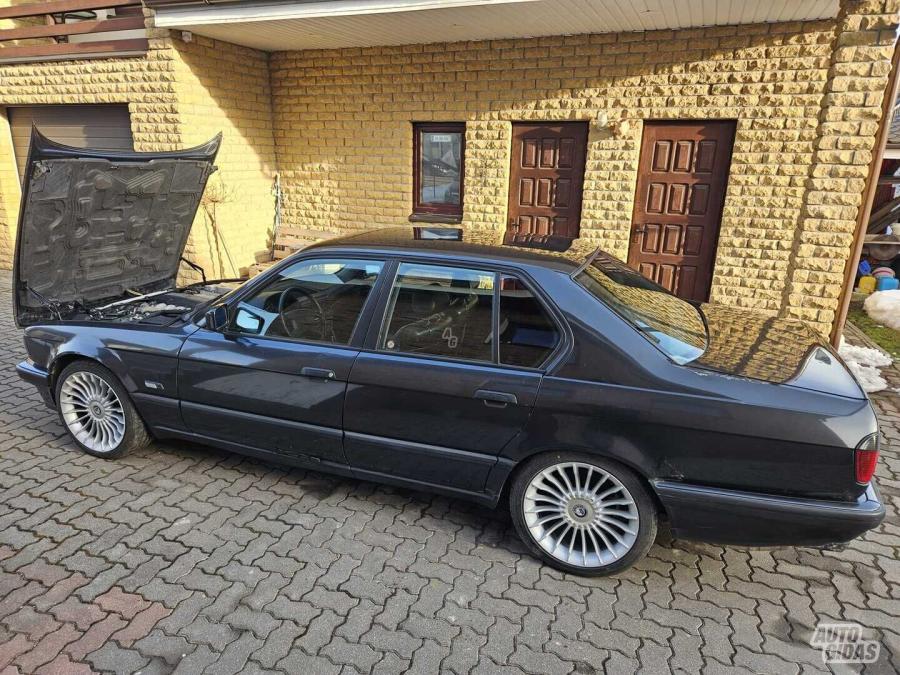 Melns BMW 750 1991 Viļņa, ar dzinēja tilpumu 5.00 L un nobraukumu 320 tūkst. km par 6100 €, foto 21 vietnē AUTOMOTO.COM.LV