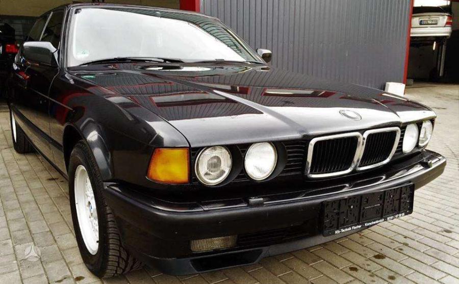 Melns BMW 750 1993 Kauņa, ar dzinēja tilpumu 4.99 L un nobraukumu 256 tūkst. km par 12000 €, foto 1 vietnē AUTOMOTO.COM.LV