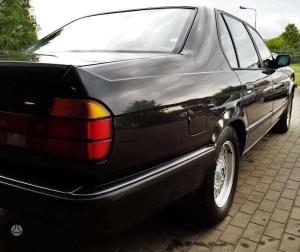 Melns BMW 750 1993 Kauņa, ar dzinēja tilpumu 4.99 L un nobraukumu 256 tūkst. km par 12000 €, foto 3 vietnē AUTOMOTO.COM.LV