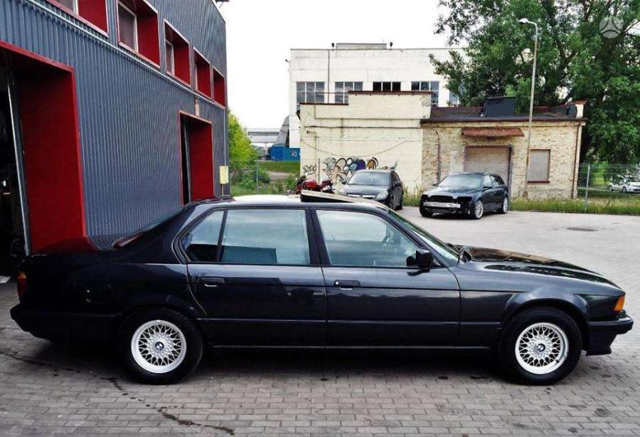 Melns BMW 750 1993 Kauņa, ar dzinēja tilpumu 4.99 L un nobraukumu 256 tūkst. km par 12000 €, foto 5 vietnē AUTOMOTO.COM.LV