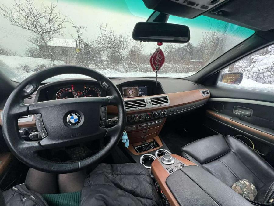 Melns BMW 750 2006 Trakai, ar dzinēja tilpumu 4.80 L un nobraukumu 180 tūkst. km par 5000 €, foto 13 vietnē AUTOMOTO.COM.LV