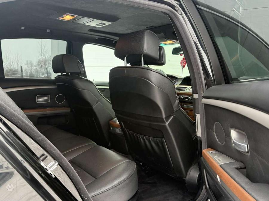 Black BMW 750 2006 in Vilnius, with an engine capacity of 4.80 L and mileage of 181 thousand km for 4200 €, photo 8 on AUTOMOTO.COM.LV