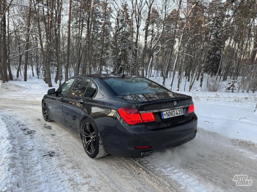 Black BMW 750 2008 in Vilnius, with an engine capacity of 5.00 L and mileage of 249 thousand km for 6000 €, photo 1 on AUTOMOTO.COM.LV