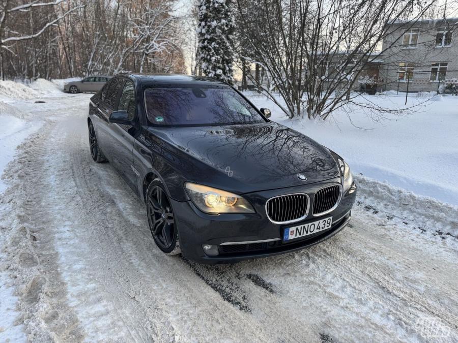 Black BMW 750 2008 in Vilnius, with an engine capacity of 5.00 L and mileage of 249 thousand km for 6000 €, photo 2 on AUTOMOTO.COM.LV