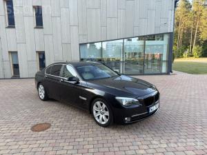 Melns BMW 750 2008 Rīga, ar dzinēja tilpumu 4.40 L un nobraukumu 196 tūkst. km par 8300 €, foto  vietnē AUTOMOTO.COM.LV