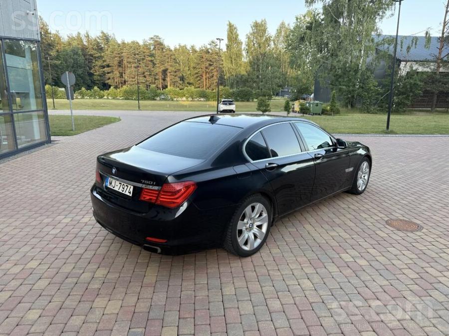 Melns BMW 750 2008 Rīga, ar dzinēja tilpumu 4.40 L un nobraukumu 196 tūkst. km par 8300 €, foto 5 vietnē AUTOMOTO.COM.LV