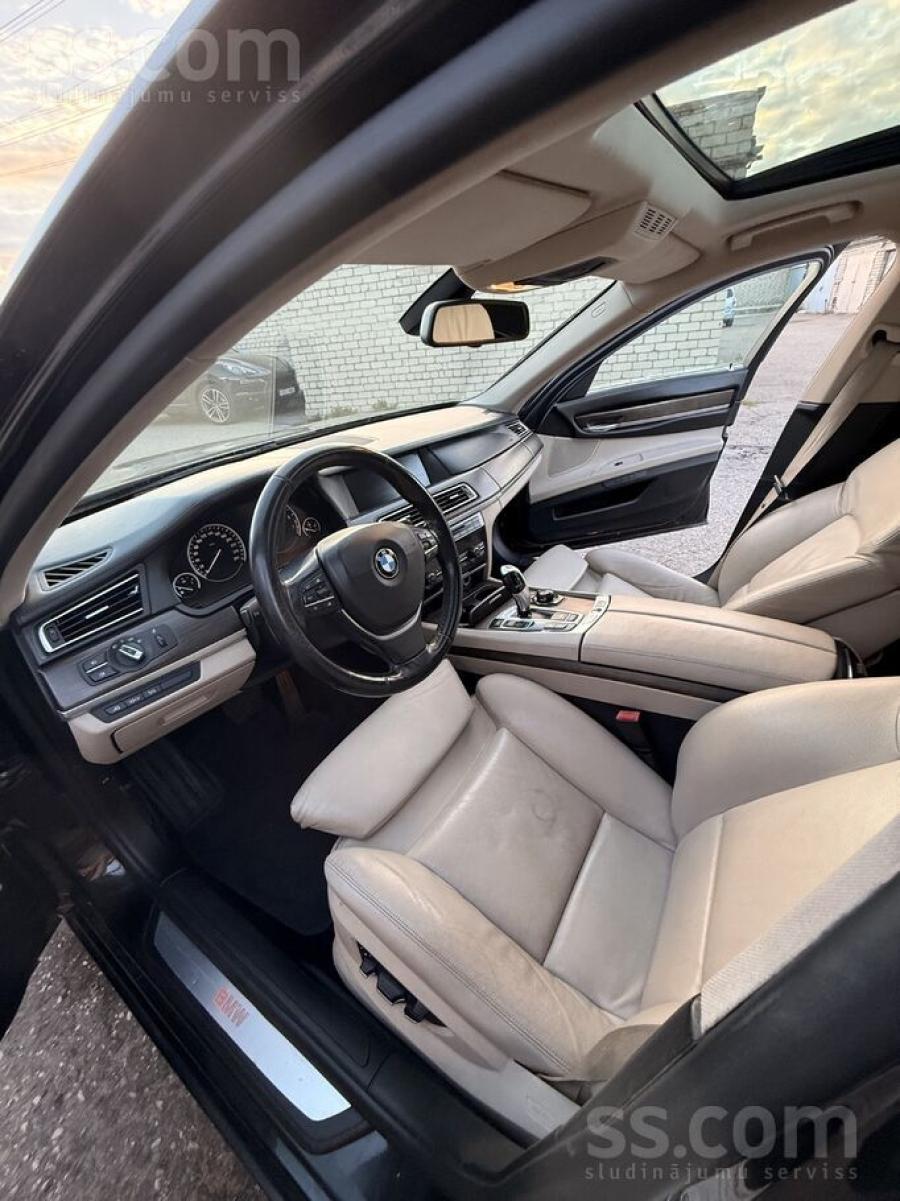 Melns BMW 750 2008 Rīga, ar dzinēja tilpumu 4.40 L un nobraukumu 196 tūkst. km par 8300 €, foto 6 vietnē AUTOMOTO.COM.LV
