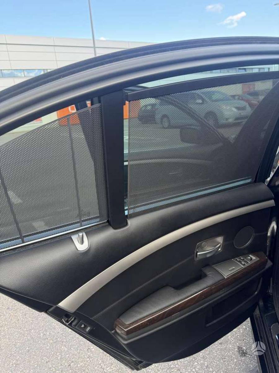 Black BMW 750 2008 in Vilnius, with an engine capacity of 4.80 L and mileage of 190 thousand km for 5700 €, photo 9 on AUTOMOTO.COM.LV