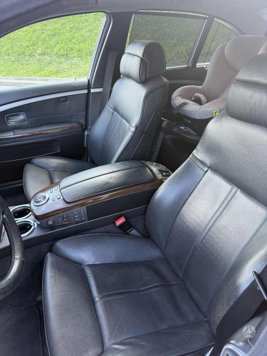 Black BMW 750 2008 in Vilnius, with an engine capacity of 4.80 L and mileage of 190 thousand km for 5700 €, photo 14 on AUTOMOTO.COM.LV