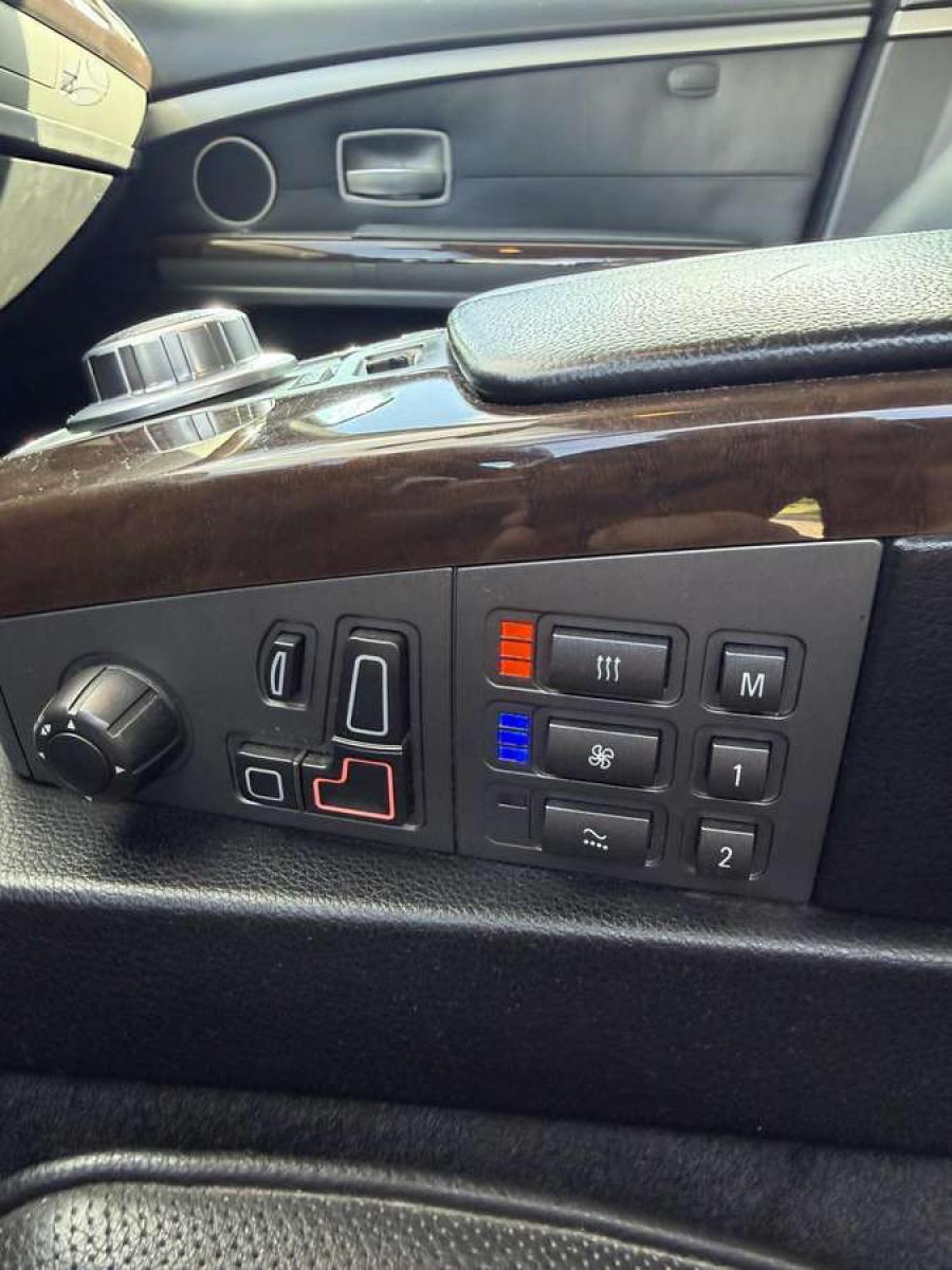 Black BMW 750 2008 in Vilnius, with an engine capacity of 4.80 L and mileage of 190 thousand km for 5700 €, photo 15 on AUTOMOTO.COM.LV