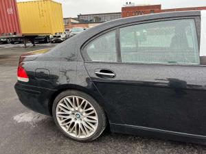 Black BMW 750 2008 in Klaipeda, with an engine capacity of 4.80 L and mileage of 171 thousand km for 4900 €, photo 18 on AUTOMOTO.COM.LV