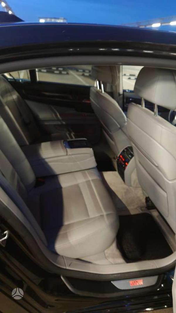Melns BMW 750 2009 Kauņa, ar dzinēja tilpumu 4.40 L un nobraukumu 230 tūkst. km par 8000 €, foto 11 vietnē AUTOMOTO.COM.LV