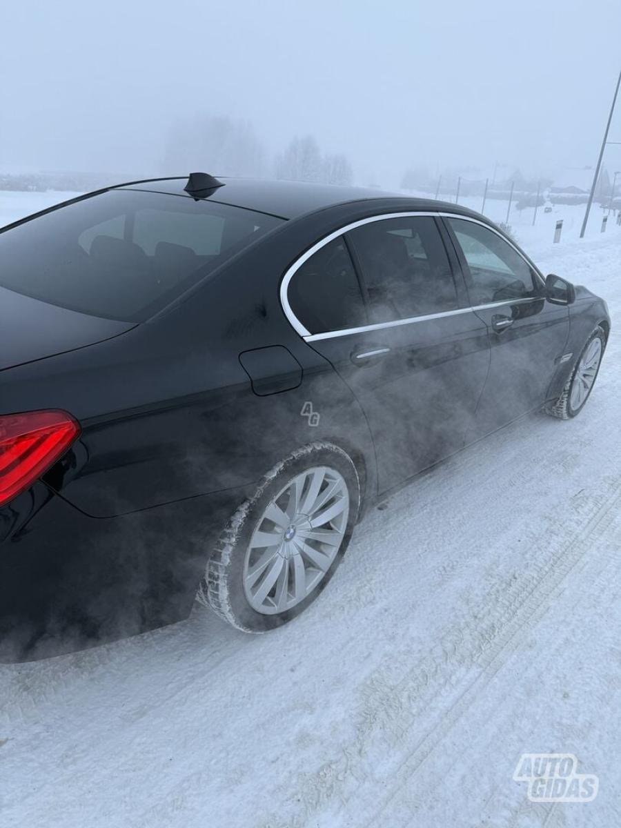 Black BMW 750 2009 in Jurbarkas, with an engine capacity of 4.40 L and mileage of 370 thousand km for 7500 €, photo 1 on AUTOMOTO.COM.LV