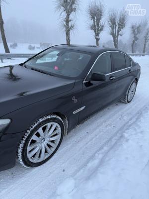 Black BMW 750 2009 in Jurbarkas, with an engine capacity of 4.40 L and mileage of 370 thousand km for 7500 €, photo 2 on AUTOMOTO.COM.LV