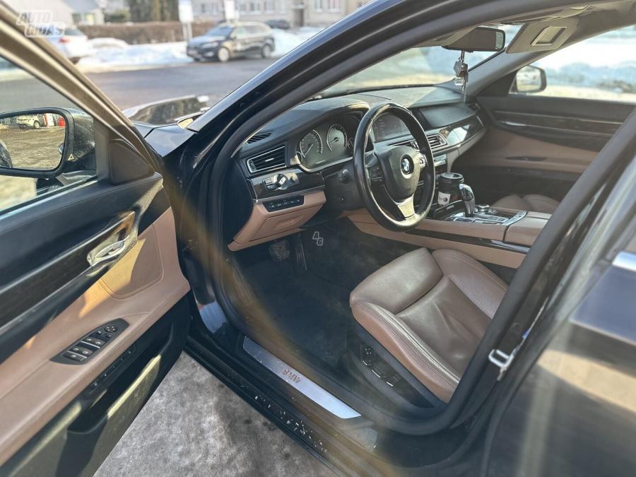 Melns BMW 750 2009 Ukmergė, ar dzinēja tilpumu 4.40 L un nobraukumu 370 tūkst. km par 4900 €, foto 10 vietnē AUTOMOTO.COM.LV