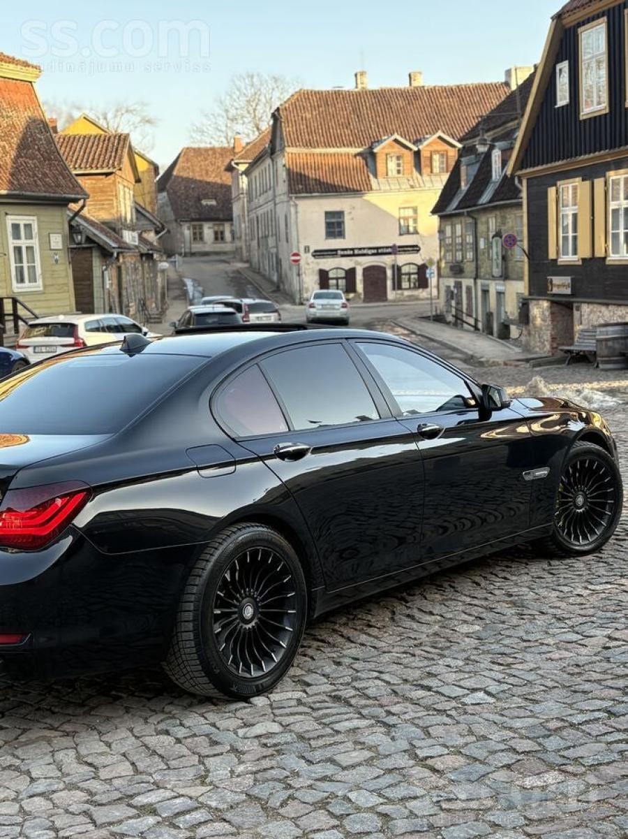 Melns BMW 750 2009 Kuldīga, ar dzinēja tilpumu 4.40 L un nobraukumu 0 tūkst. km par 9990 €, foto 3 vietnē AUTOMOTO.COM.LV