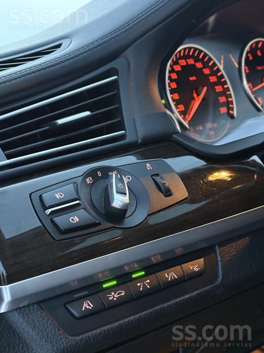 Melns BMW 750 2009 Kuldīga, ar dzinēja tilpumu 4.40 L un nobraukumu 0 tūkst. km par 9990 €, foto 16 vietnē AUTOMOTO.COM.LV