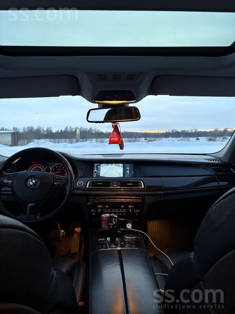 Melns BMW 750 2009 Kuldīga, ar dzinēja tilpumu 4.40 L un nobraukumu 0 tūkst. km par 9990 €, foto 20 vietnē AUTOMOTO.COM.LV