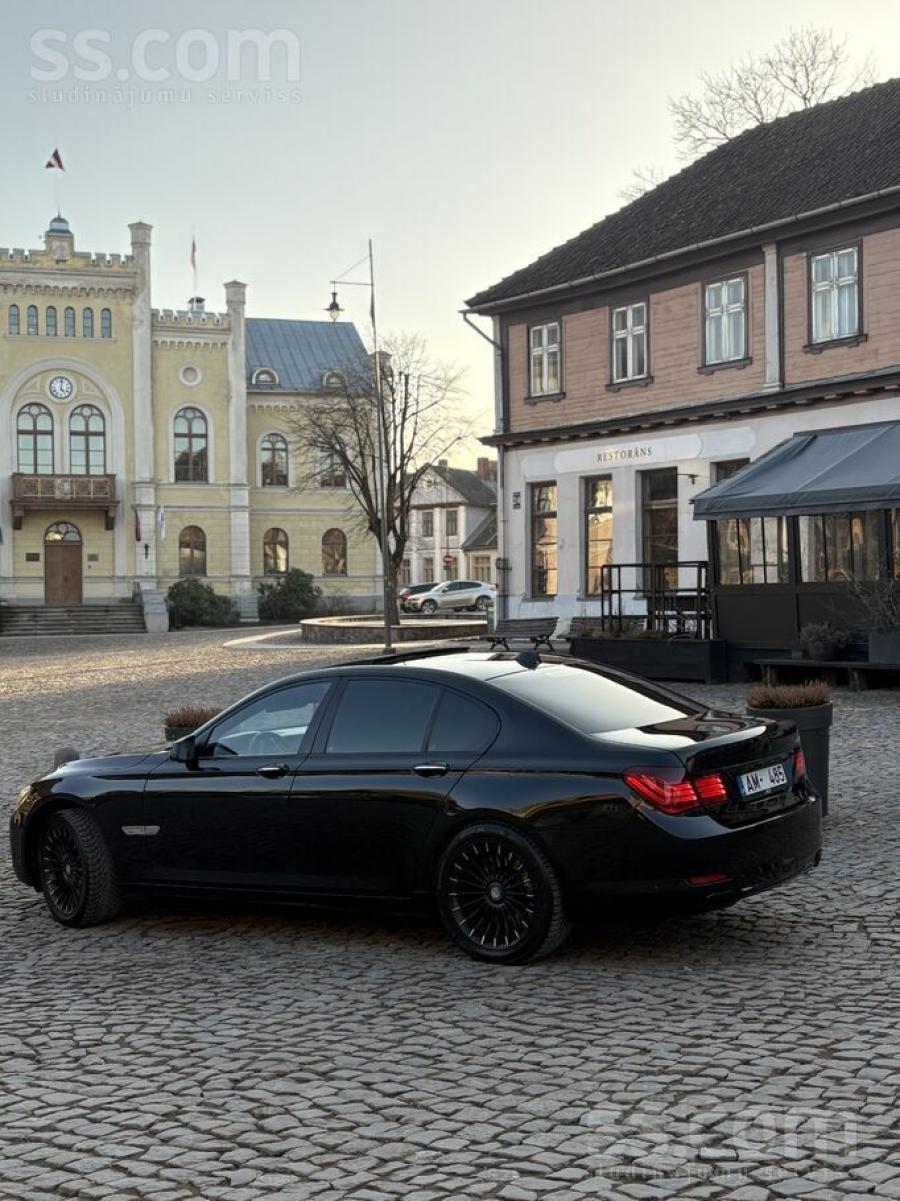 Melns BMW 750 2009 Kuldīga, ar dzinēja tilpumu 4.40 L un nobraukumu 0 tūkst. km par 9990 €, foto 25 vietnē AUTOMOTO.COM.LV