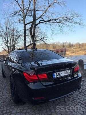 Melns BMW 750 2009 Kuldīga, ar dzinēja tilpumu 4.40 L un nobraukumu 0 tūkst. km par 9990 €, foto 29 vietnē AUTOMOTO.COM.LV