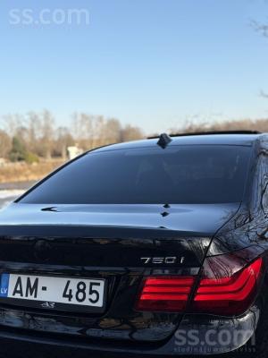 Melns BMW 750 2009 Kuldīga, ar dzinēja tilpumu 4.40 L un nobraukumu 0 tūkst. km par 9990 €, foto 30 vietnē AUTOMOTO.COM.LV