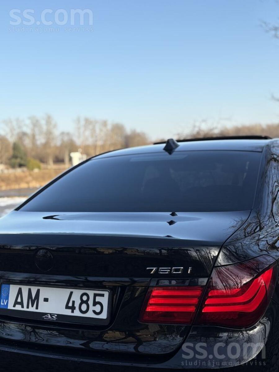 Melns BMW 750 2009 Kuldīga, ar dzinēja tilpumu 4.40 L un nobraukumu 0 tūkst. km par 9990 €, foto 30 vietnē AUTOMOTO.COM.LV