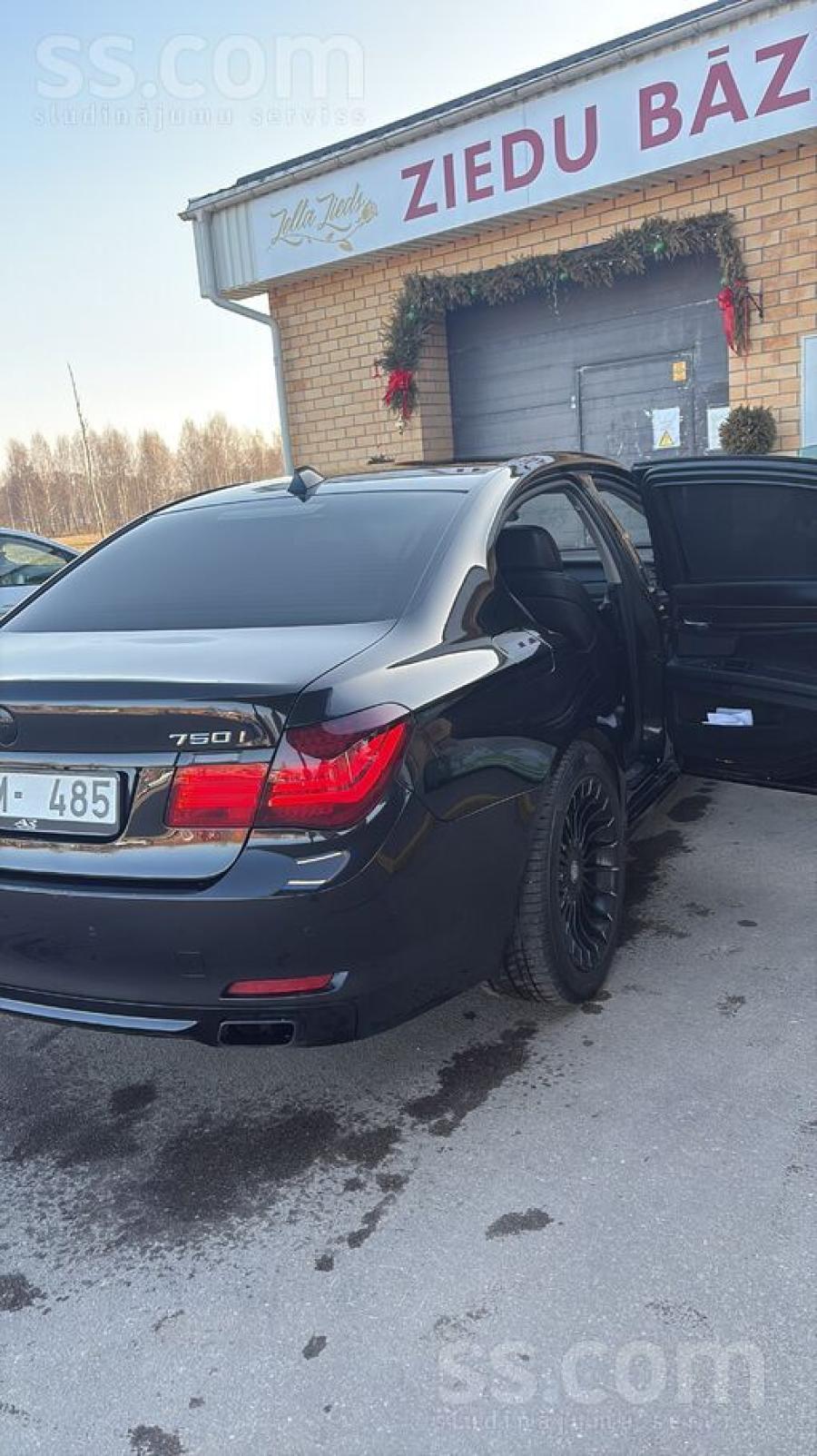Melns BMW 750 2009 Kuldīga, ar dzinēja tilpumu 4.40 L un nobraukumu 0 tūkst. km par 9990 €, foto 31 vietnē AUTOMOTO.COM.LV