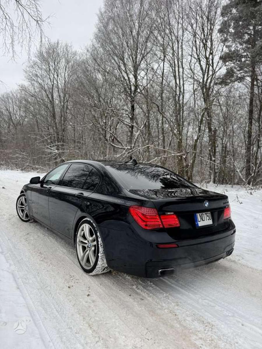 Black BMW 750 2010 in Vilnius, with an engine capacity of 4.40 L and mileage of 110 thousand km for 10000 €, photo 2 on AUTOMOTO.COM.LV