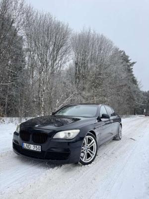 Black BMW 750 2010 in Vilnius, with an engine capacity of 4.40 L and mileage of 110 thousand km for 10000 €, photo 4 on AUTOMOTO.COM.LV