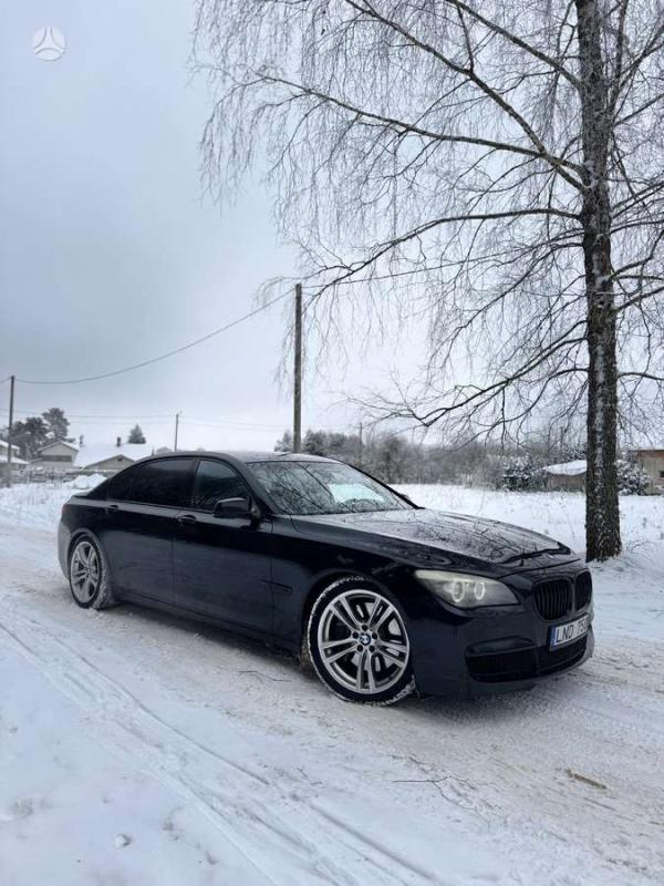 Melns BMW 750 2010 Viļņa, ar dzinēja tilpumu 4.40 L un nobraukumu 115 tūkst. km par 8200 €, foto 7 vietnē AUTOMOTO.COM.LV