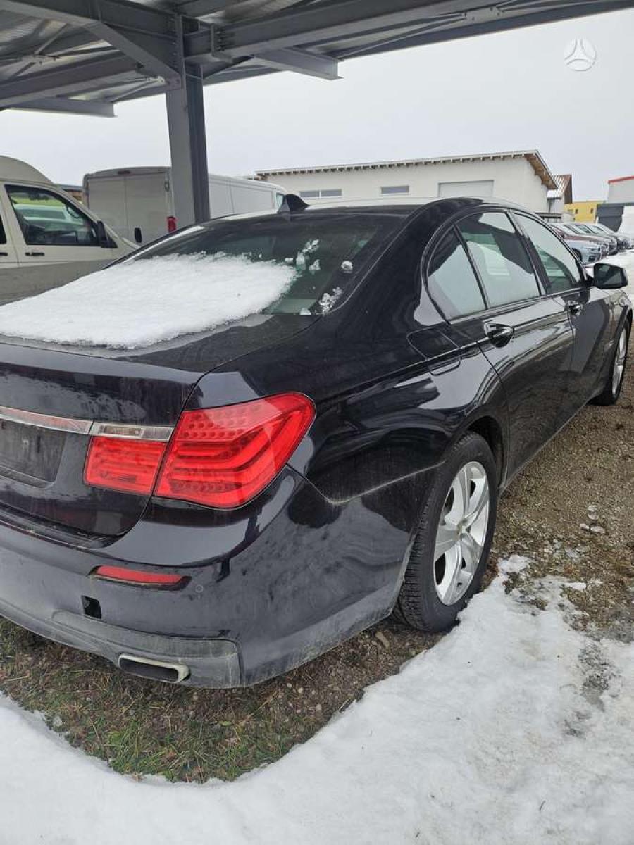 Melns BMW 750 2010 Anykščiai, ar dzinēja tilpumu 4.40 L un nobraukumu 169 tūkst. km par 3900 €, foto 3 vietnē AUTOMOTO.COM.LV