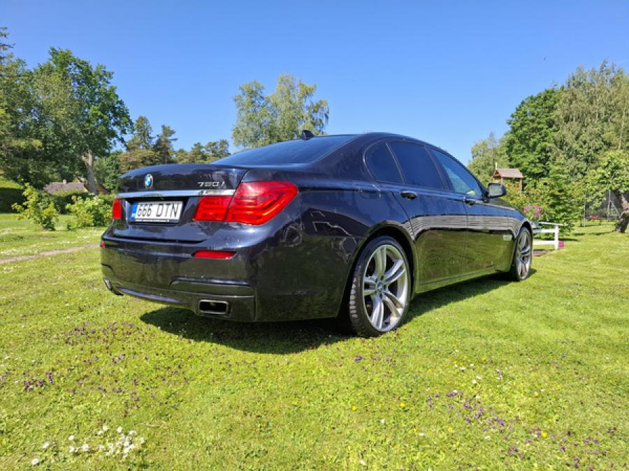 Melns BMW 750 2010 Kerdla, ar dzinēja tilpumu 4.40 L un nobraukumu 324 tūkst. km par 6000 €, foto 3 vietnē AUTOMOTO.COM.LV